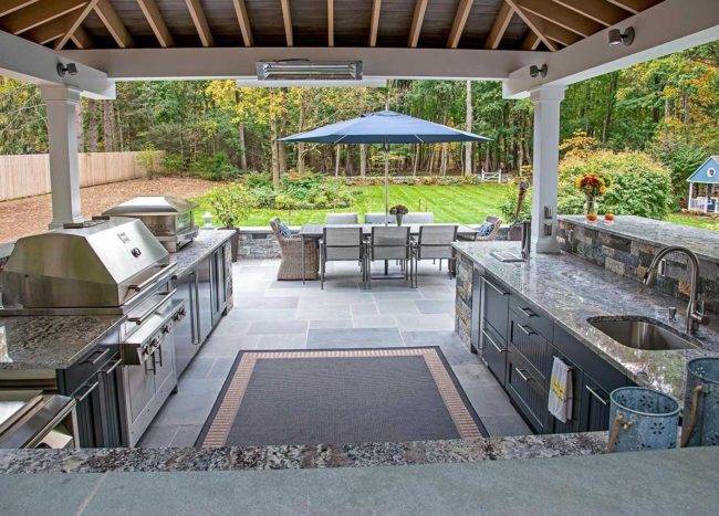 The Best Outdoor Kitchen Setups For Backyard Entertaining - Decorizer
