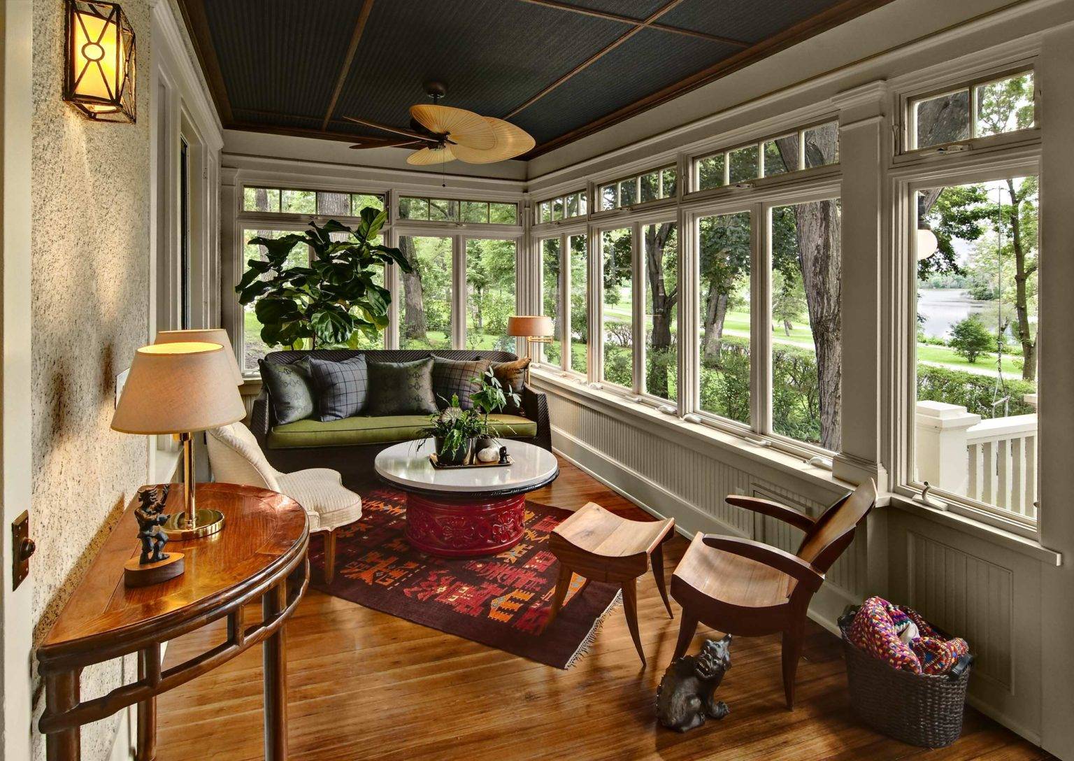 Embrace the Warmth of Summer With These Stylish Sunrooms | Decoist
