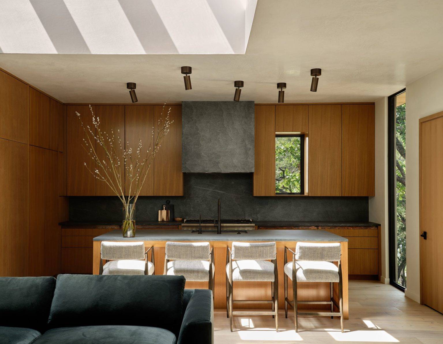 Rumah pohon modernis di Austin, TX menampilkan desain minimalis Jepang ...