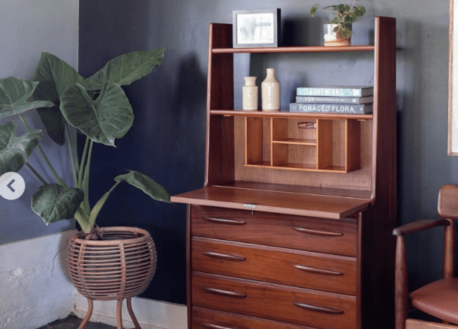 42 Space-Saving Fold Down Desks To Maximize Productivity