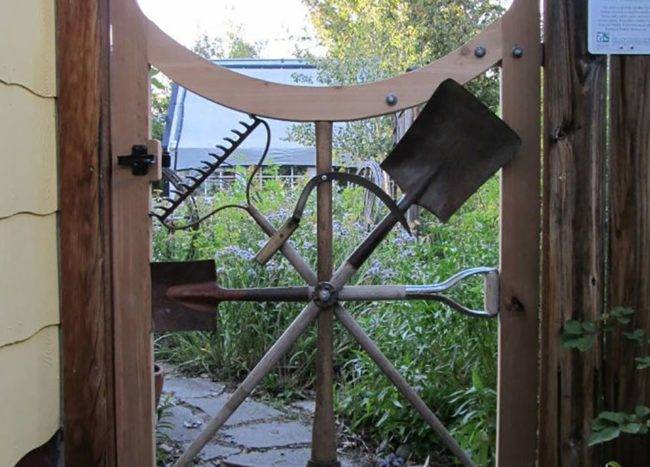 40 Wooden Gate Designs & Ideas for Your Backyard (w/Pictures!) | Decoist