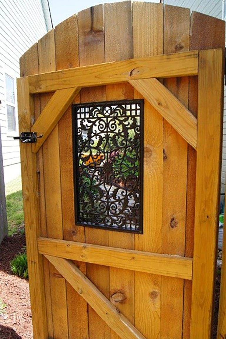 40 Wooden Gate Designs & Ideas for Your Backyard (w/Pictures!) | Decoist