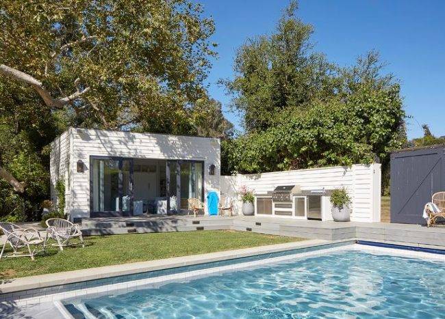 41 Pool House Designs To Complete Your Dream Backyard Retreat