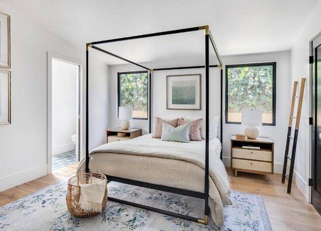 15+ Minimalist Canopy Beds For a Simple But Classy Bedroom - Decorizer