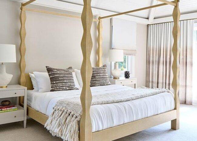 15+ Minimalist Canopy Beds For a Simple But Classy Bedroom - Decorizer