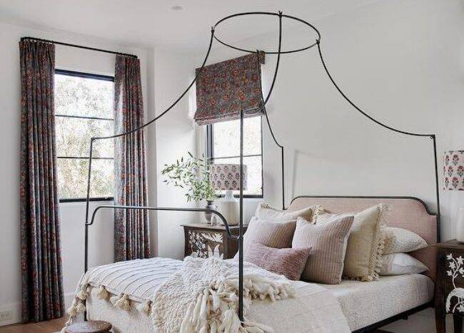 15+ Minimalist Canopy Beds For a Simple But Classy Bedroom - Decorizer