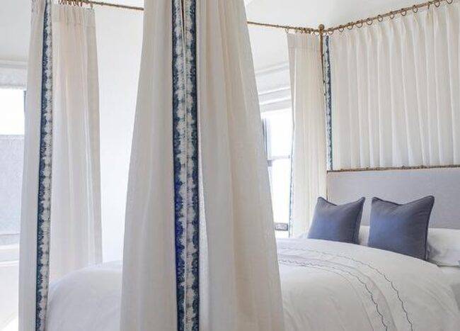 15+ Minimalist Canopy Beds For a Simple But Classy Bedroom - Decorizer