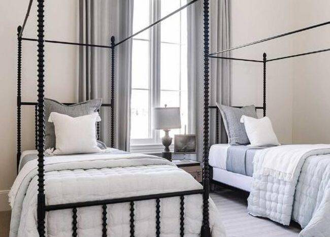15+ Minimalist Canopy Beds For a Simple But Classy Bedroom - Decorizer