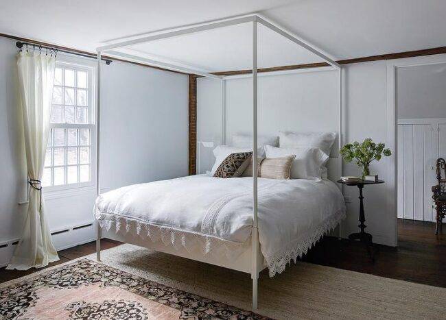 15+ Minimalist Canopy Beds For a Simple But Classy Bedroom - Decorizer